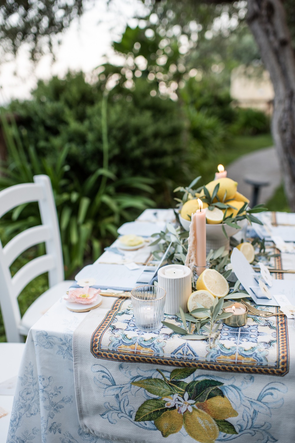 A romantic wedding table setting on the Amalfi Coast | Ambience Venue ...